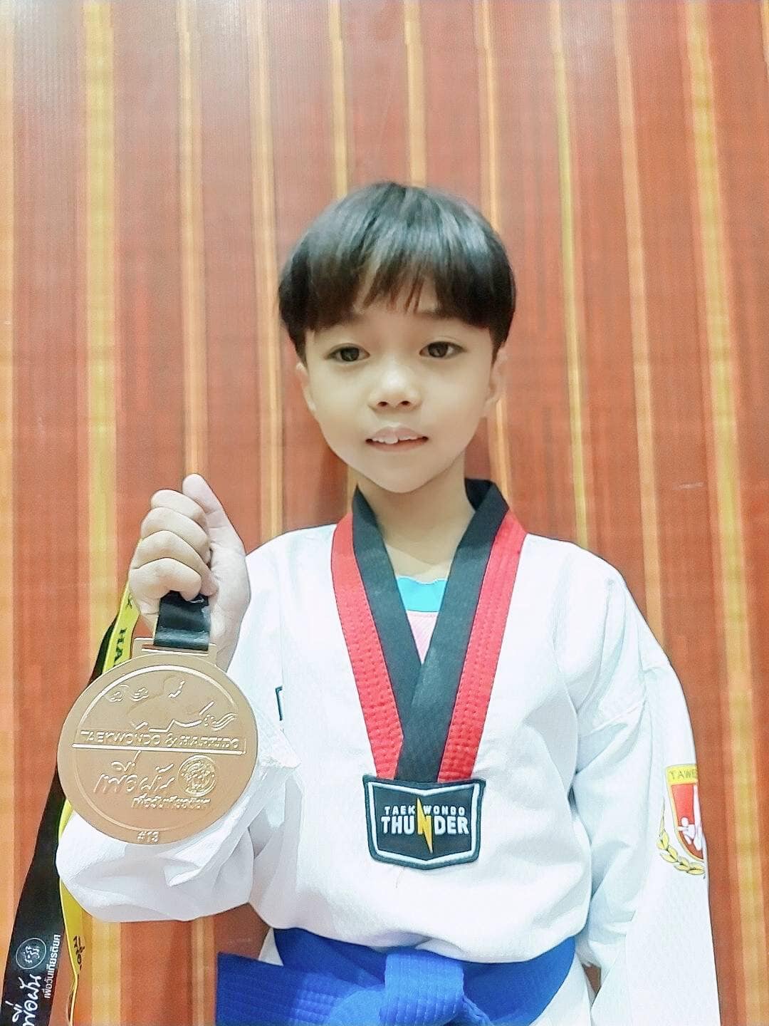 ด.ญ.กัญญ พัชร อินทโมรา ได้รับเหรียญทอง ในการแข่งขันเทควันโด