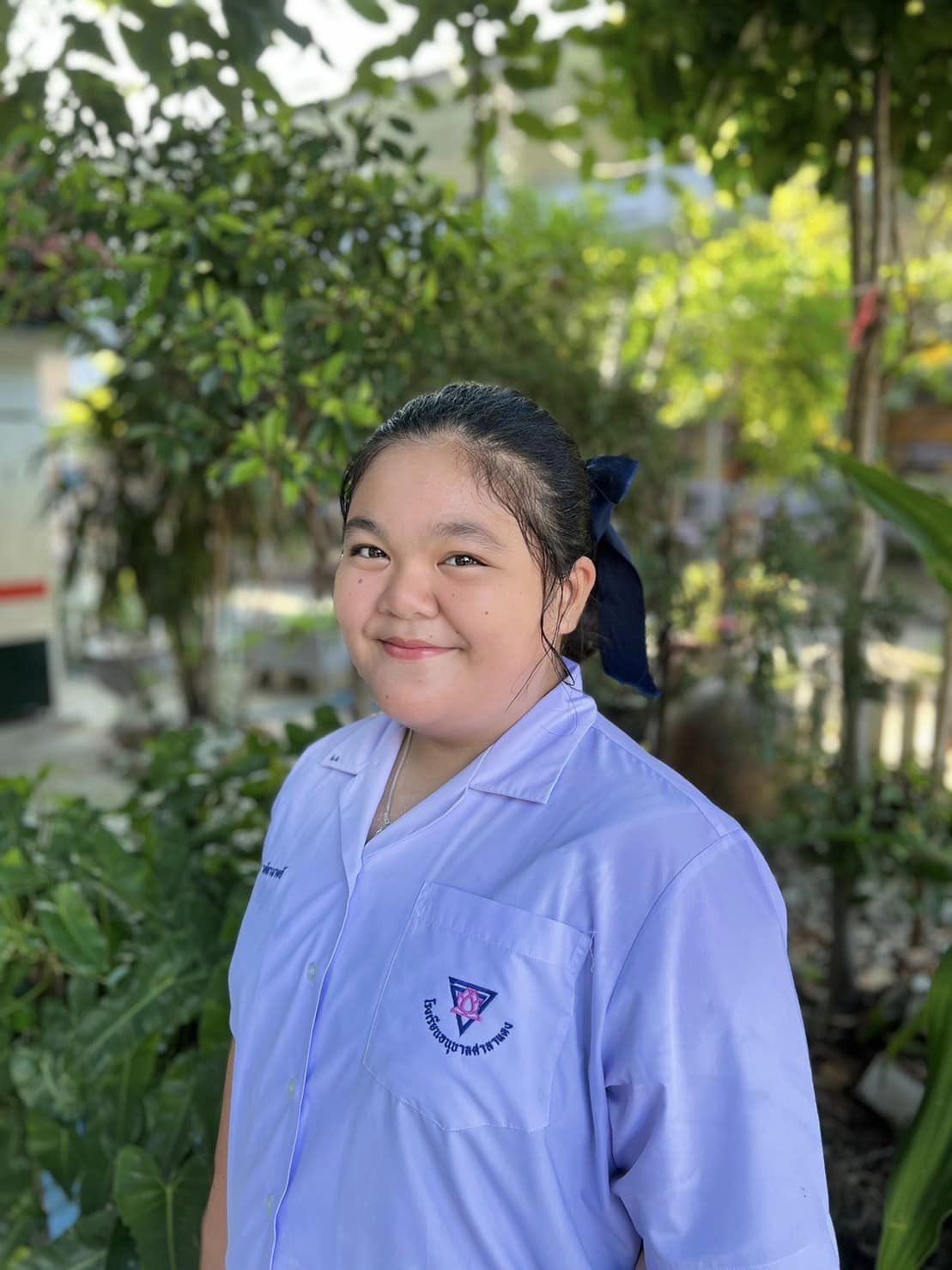 เด็กหญิงปิ่นอนงค์ วงศ์อามาตย์ ได้รับรางวัลชมเชย การประกวดกล่าวสุนทรพจน์