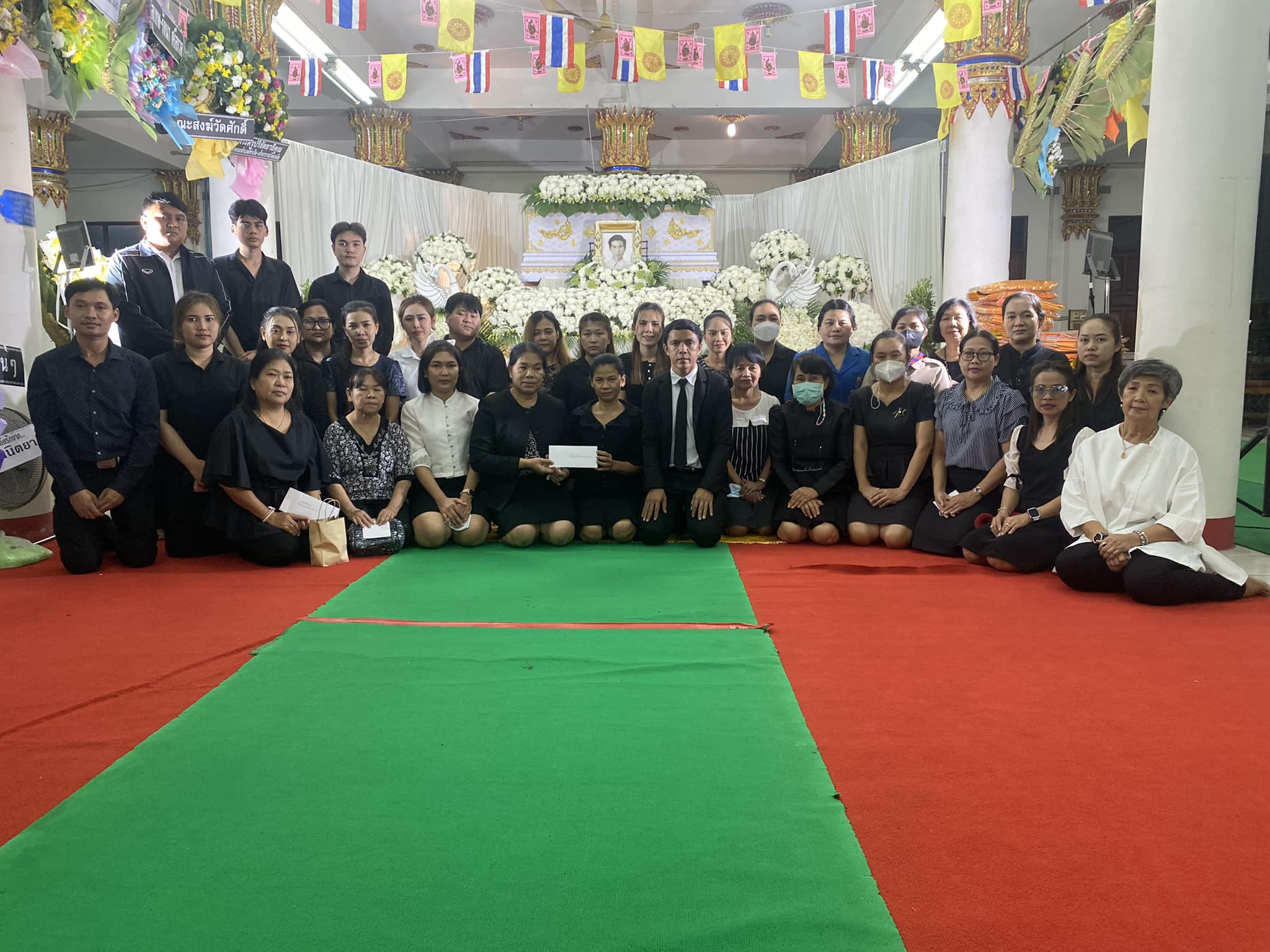 โรงเรียนอนุบาลศาลาแดงร่วมเป็นเจ้าภาพงานศพบิดาของคุณครูขนิษฐา ฉัตรแก้ว